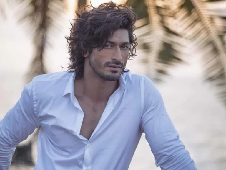 Top 10 Tallest Bollywood Actors Who Rule the Big Screen