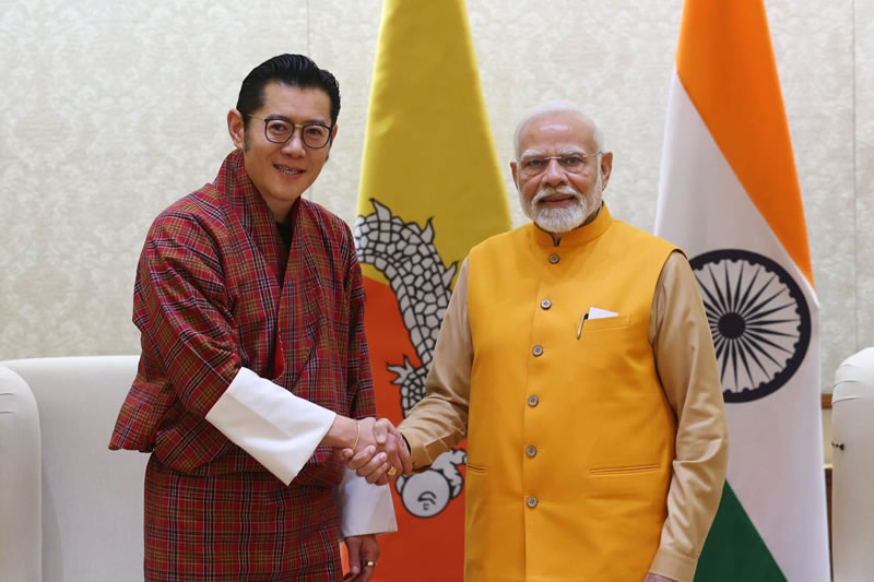 King and Queen of Bhutan landed India and they receive a cordial ...