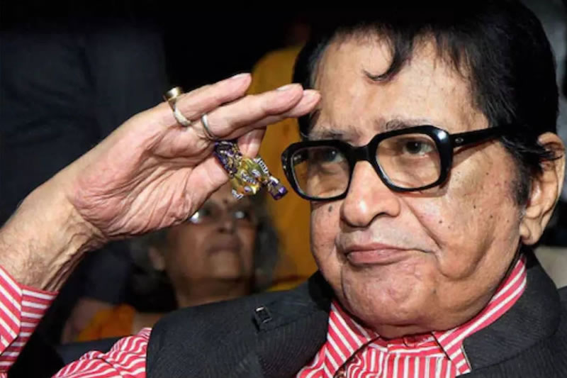 Manoj Kumar Passes Away: Watch These 10 Films That Made Him a Legend