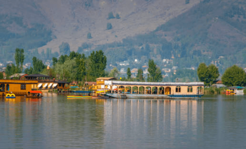 Places to visit in Jammu and Kashmir (2025 Guide): 15 Must-Visit Places.