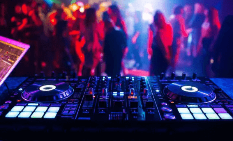 Night Clubs in Pune with Live DJ & Dance Fun