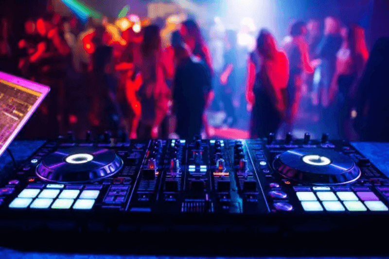 Night Clubs in Pune with Live DJ & Dance Fun